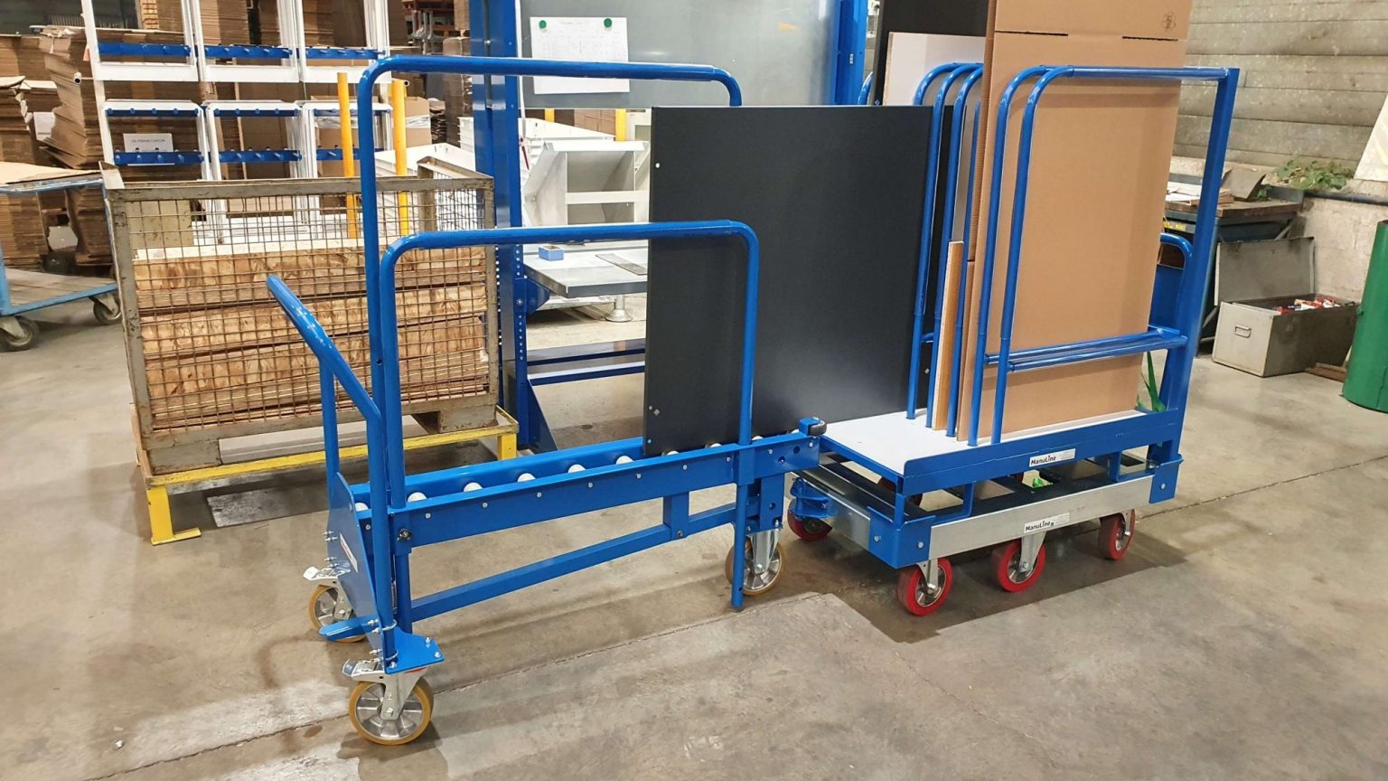 Custom-built trolley tugger train - ManuLine