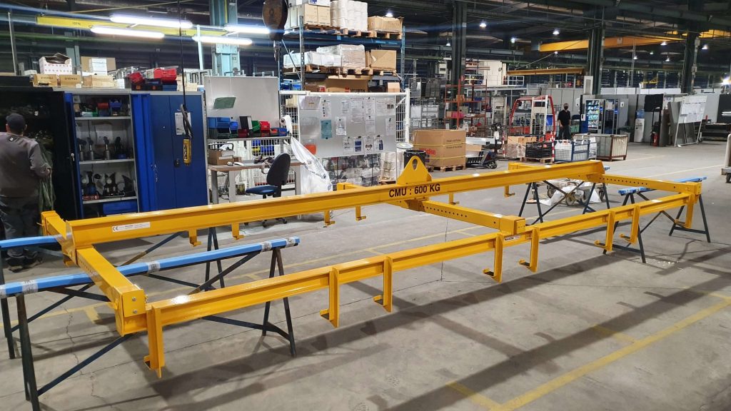 Design & manufacturing of custom-built ergonomic trolleys - ManuLine