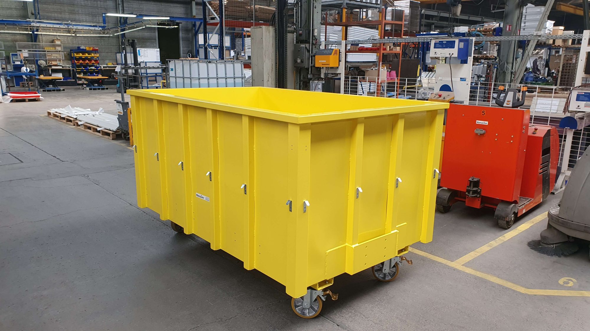 Custom-built, ergonomic industrial skip - ManuLine