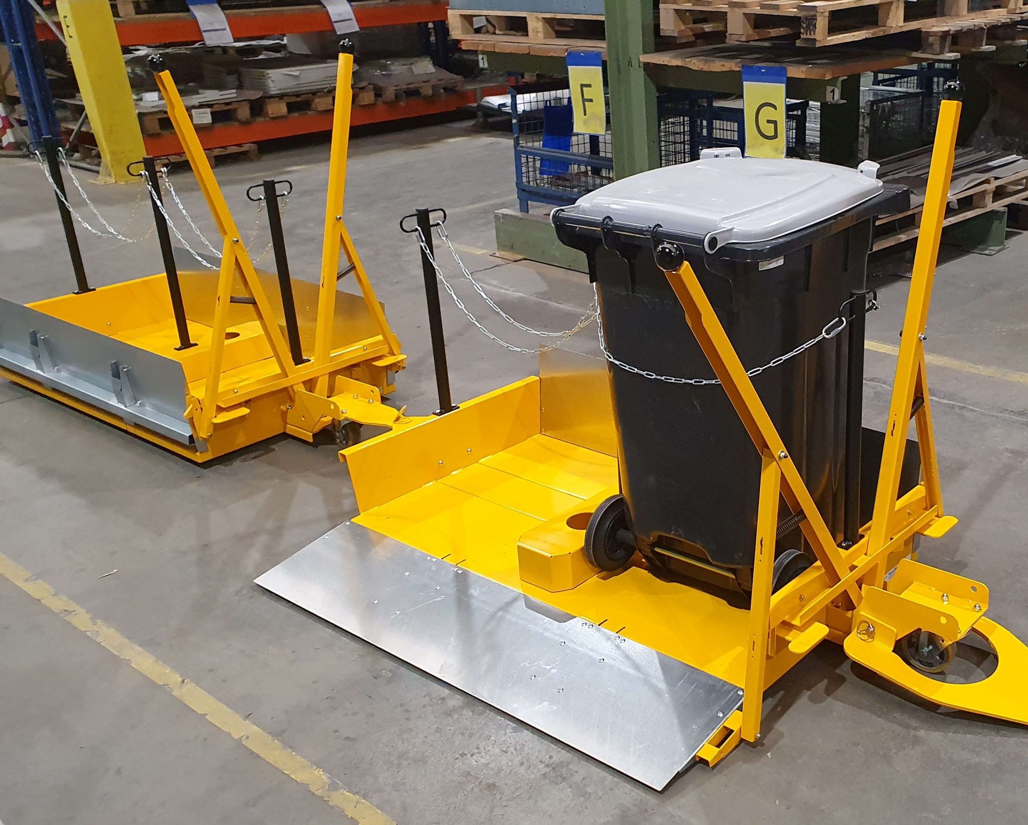 Custom-built lean tugger train for transporting bins - ManuLine