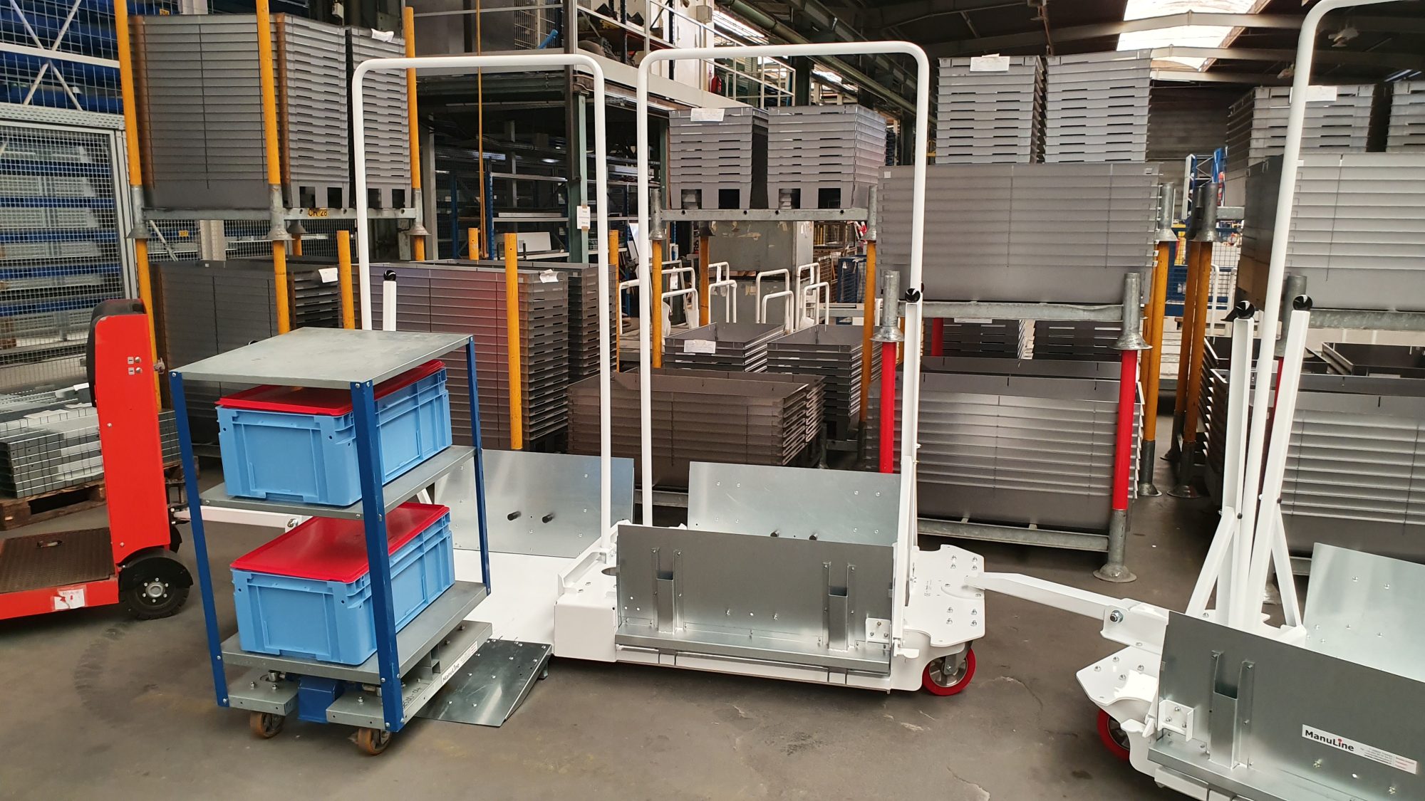 Design & manufacturing of custom-built ergonomic trolleys - ManuLine